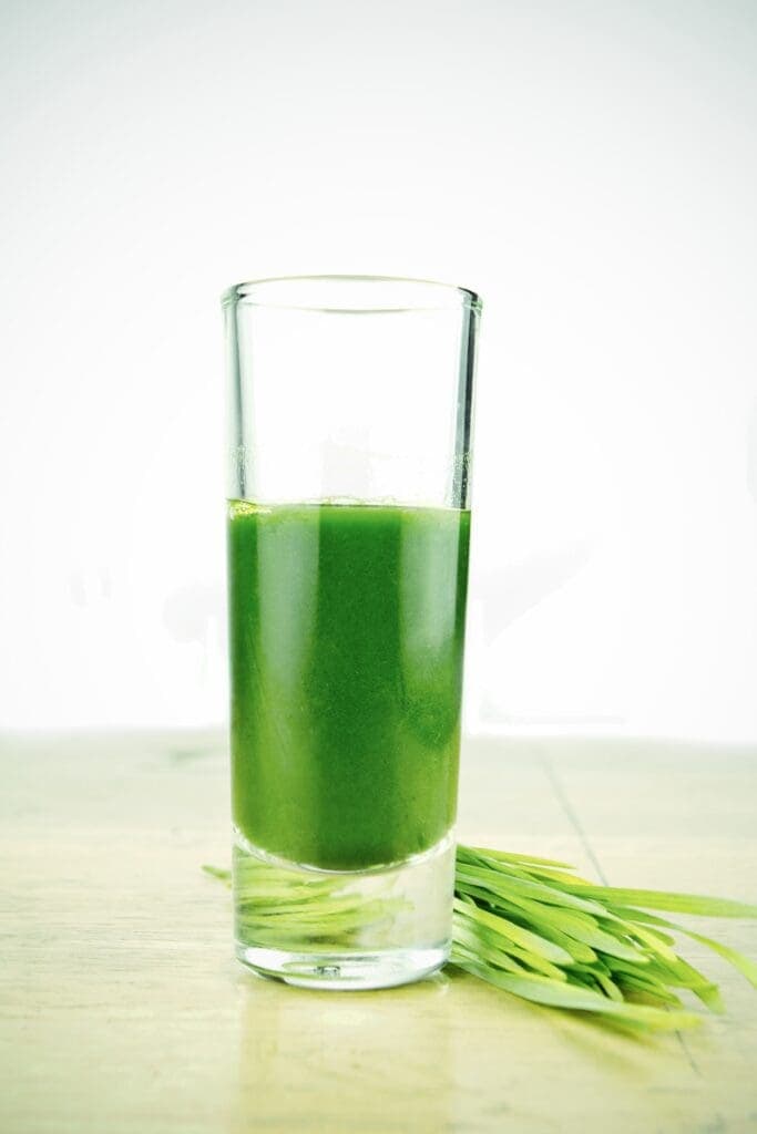 15 Amazing Wheatgrass Benefits For Your Health